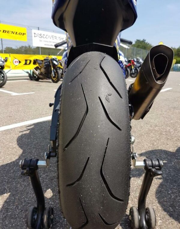 Dunlop Sportsmart TT - Road legal motorcycle track tyre