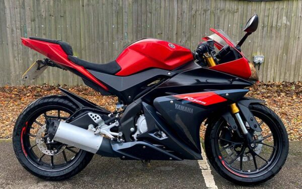 Yamaha YZF-R125 Tyre Guide - Best Tyres, Sizes and Reviews